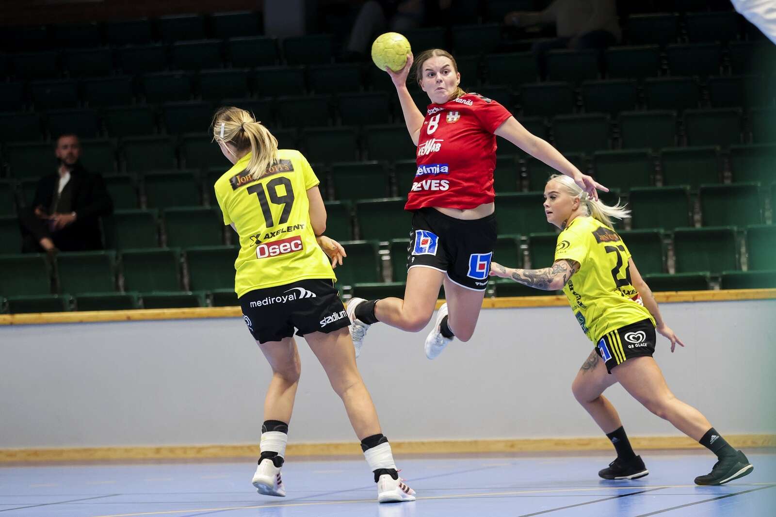 VF - Tre matcher på fyra dagar – Hellton i stort poängbehov