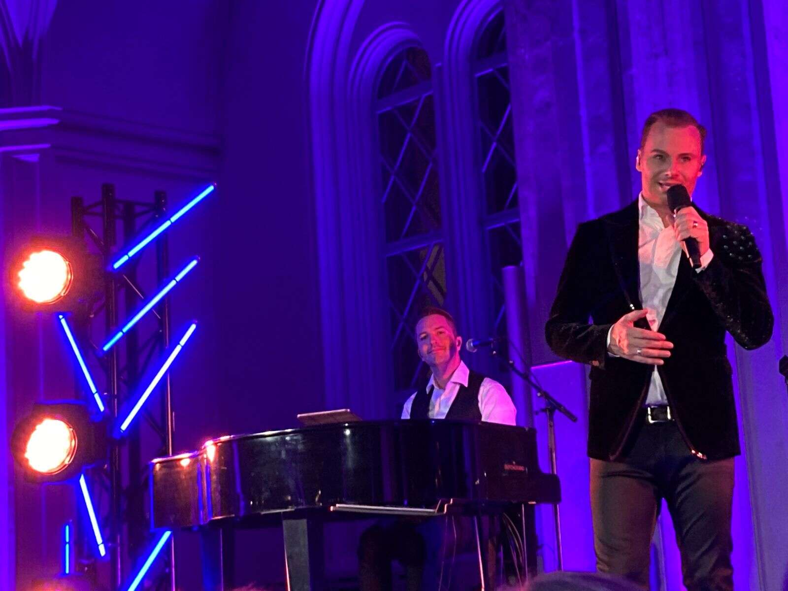 SLA - Änglalik konsert med proffsiga Magnus Carlsson