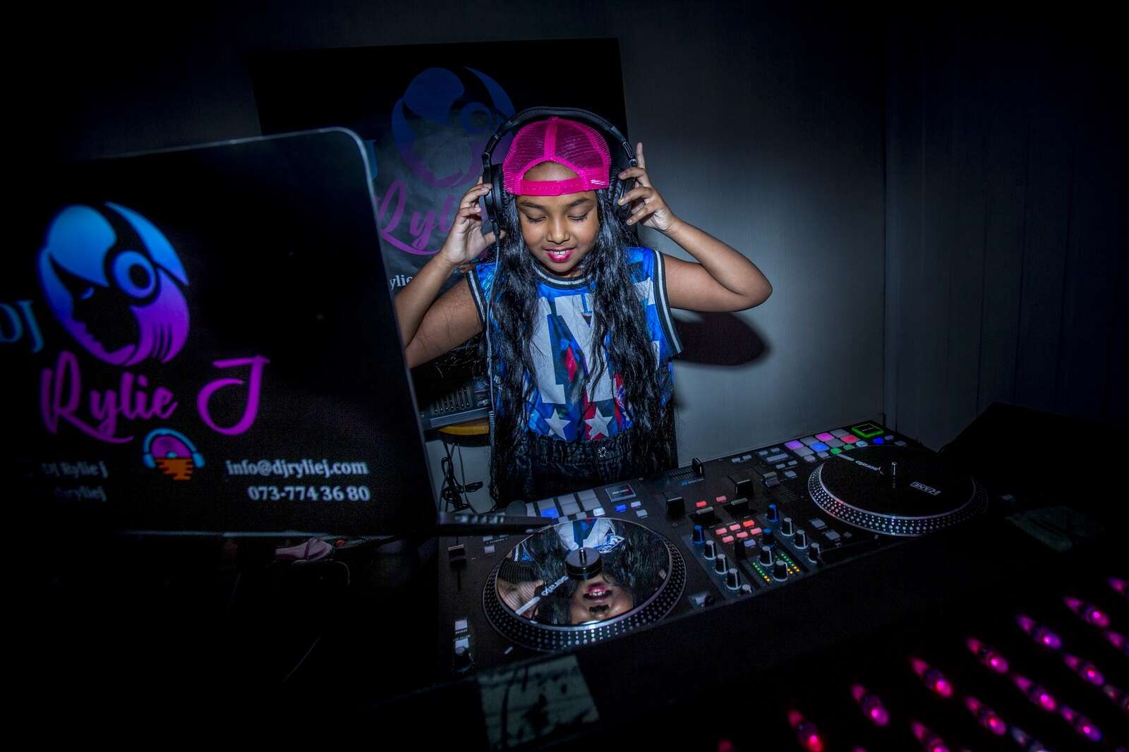 VF - DJ Rylie J, 8, drömmer om att bli en av de stora: ”Jag älskar att ...