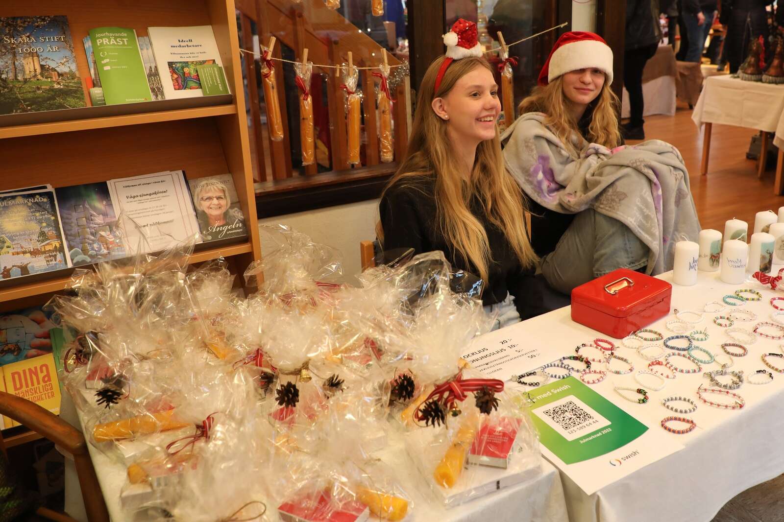 SLA - Värmande julmarknad med krubba och välgörenhet