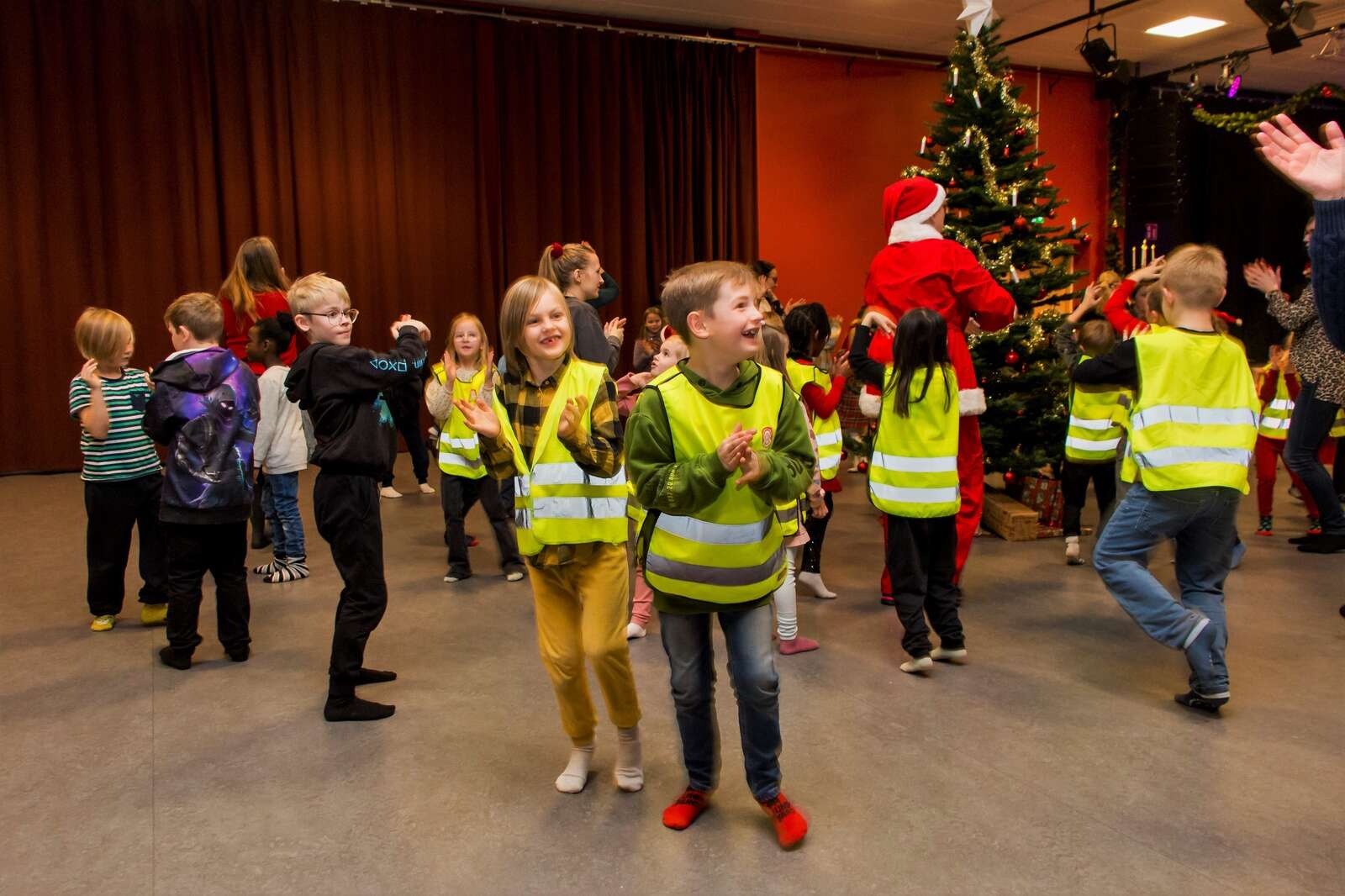 SLA - Dans kring granen för Skövdes lågstadieelever
