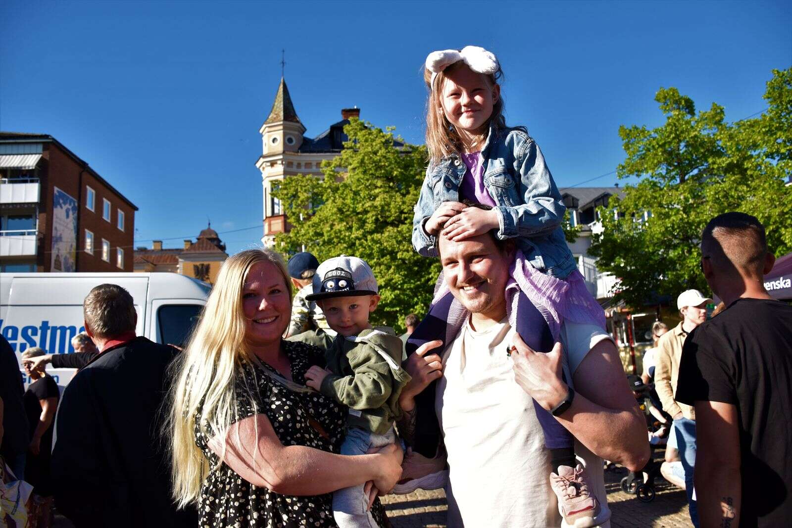 VF - Se när den stora rallyfesten inleddes på torget